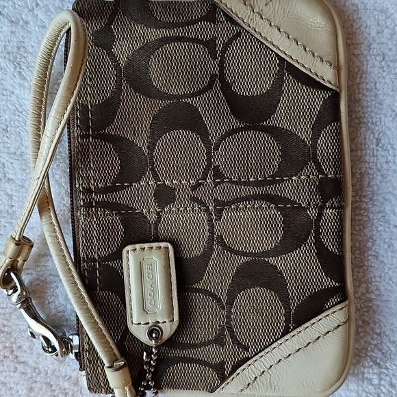 Coach | Bags | Coach Wallett Wrislet Purse Signature Logo Brown Cream ...